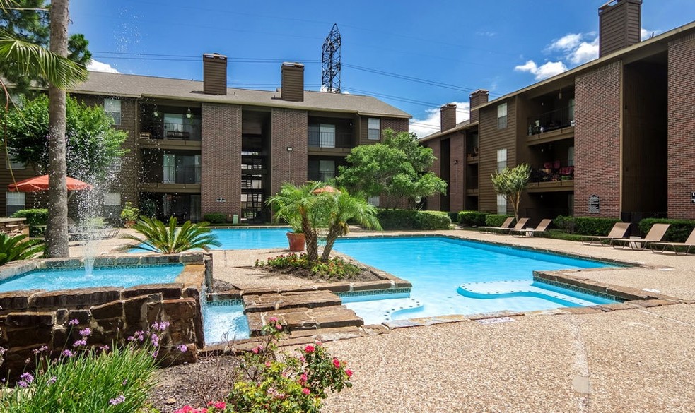 Foxboro Apartment Homes | 10411 South Dr, Houston, TX 77099 | USDOH.org